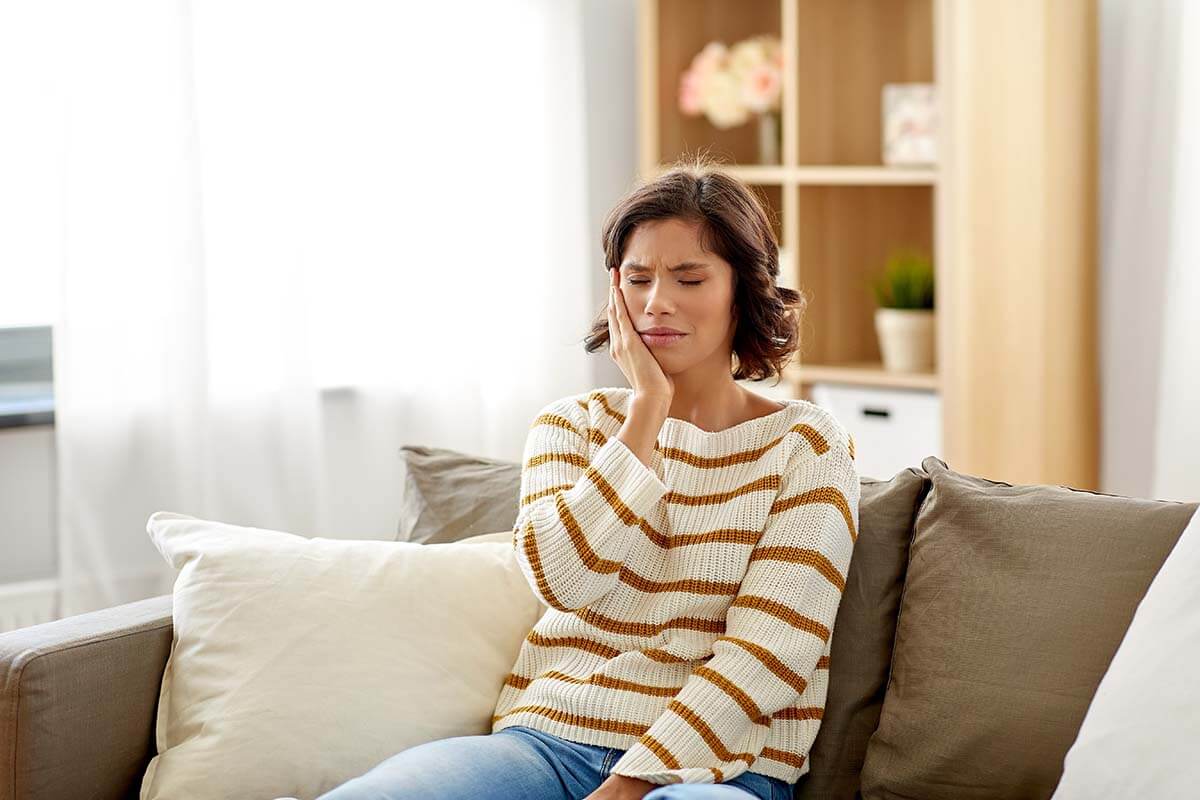 Causes Of Throbbing Tooth Pain That Comes And Goes Columbia Smiles causes-of-throbbing-tooth-pain-that-comes-and-goes-columbia-smiles